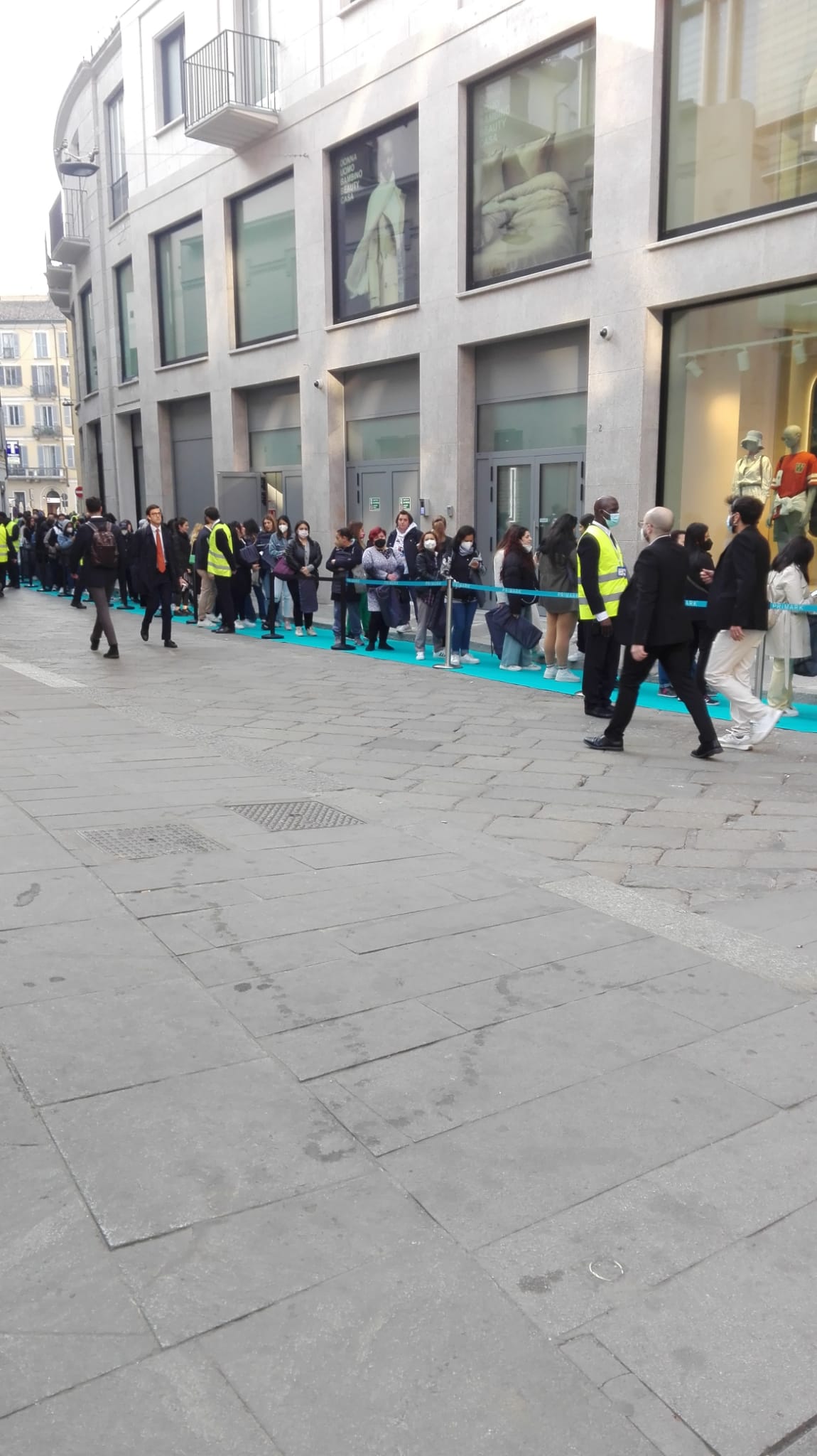 Apre oggi nel centro di Milano il flagship store italiano di Primark ...